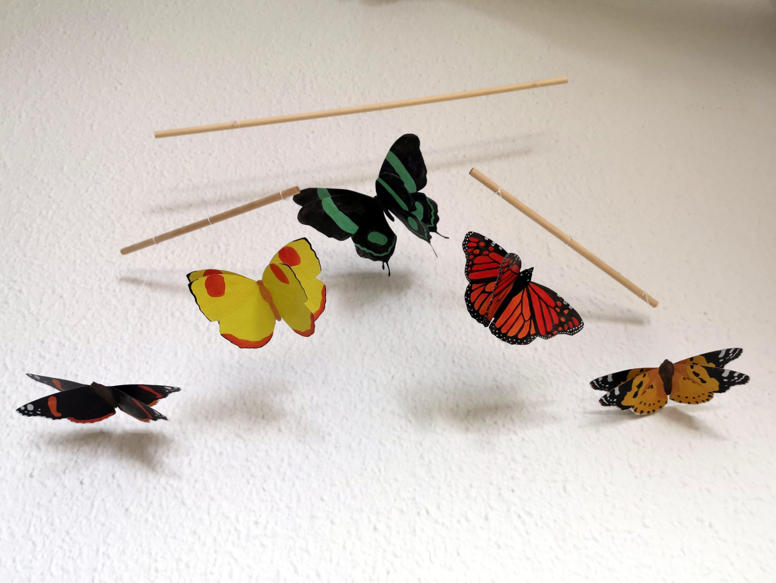 El móvil Montessori Las Mariposas - Montessori Edited