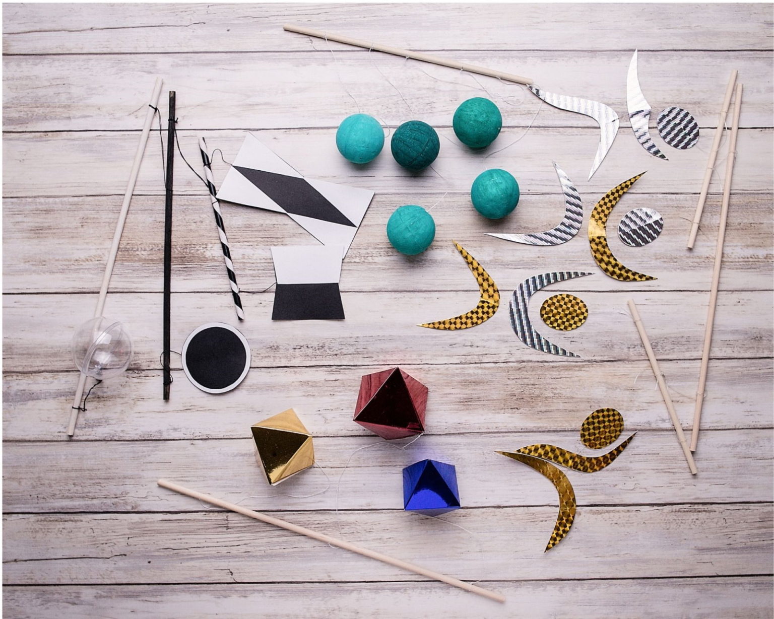 Montessori Visual Mobiles for Babies (2–12 Weeks)
